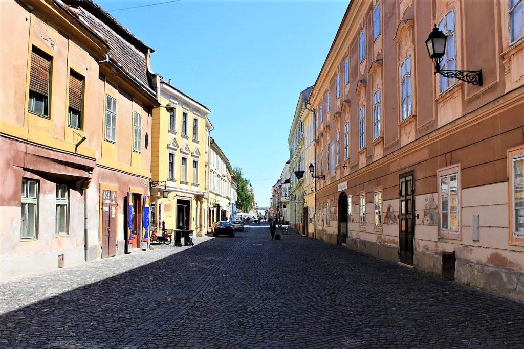 Gyor Old Town Area in Hungary: Walking Tour - i Share