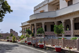 Chanderi Travel Guide: How to Explore India’s Loom Town in 24 Hours - i ...