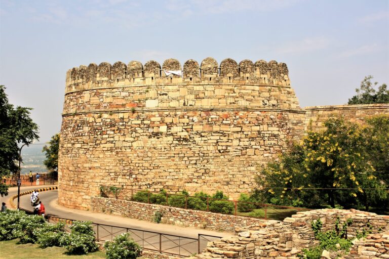 Must Visit Places in Chittorgarh Fort - Palaces, Temples, Lakes - i Share