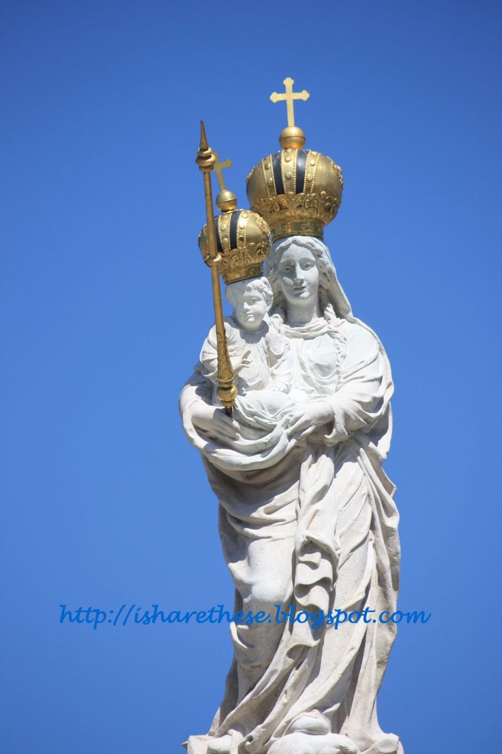 Gyor Old Town Area in Hungary: Walking Tour - i Share